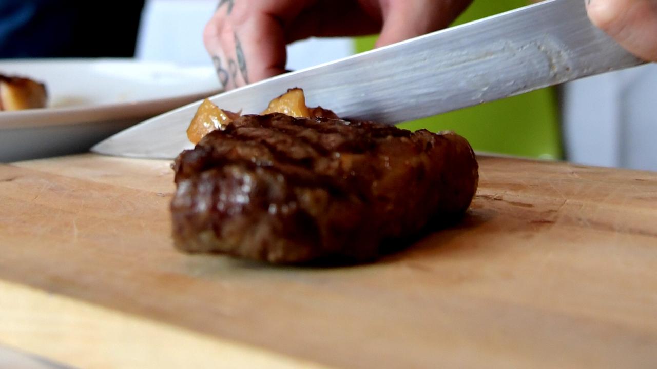 Blow to Australian beef producers as China hikes tariff