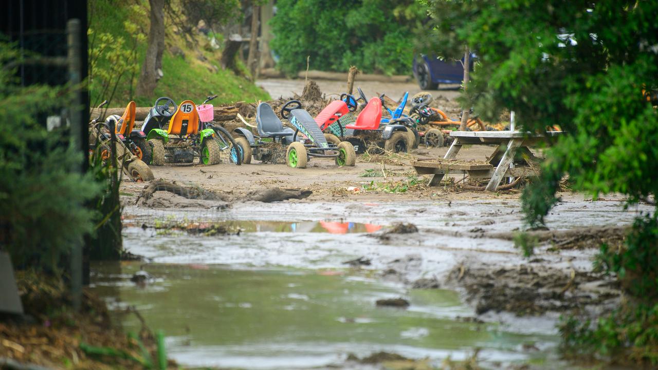 Recovery begins for tourist towns hit by flash flood