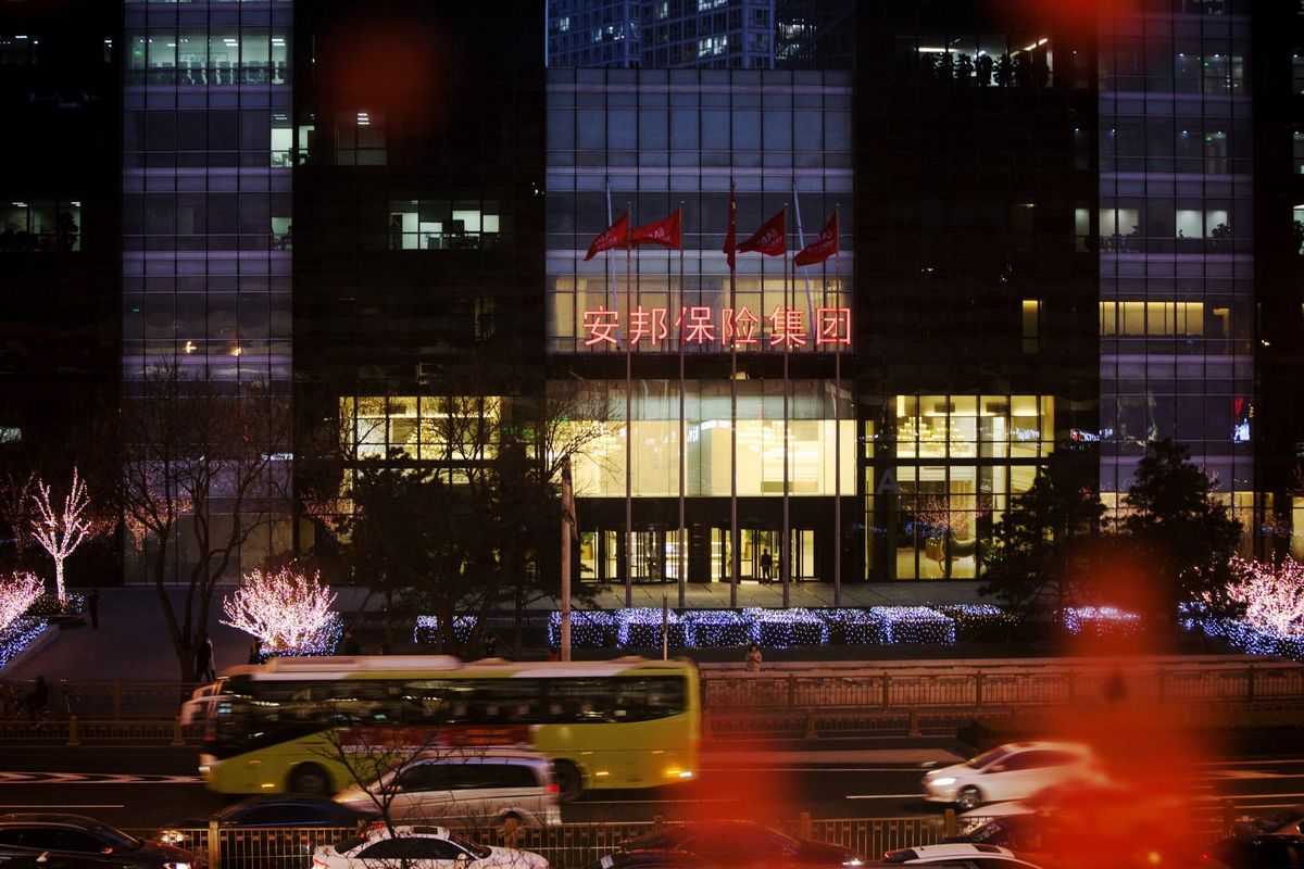 Brookfield, Fortress Said to Bid for Anbang Hotel…