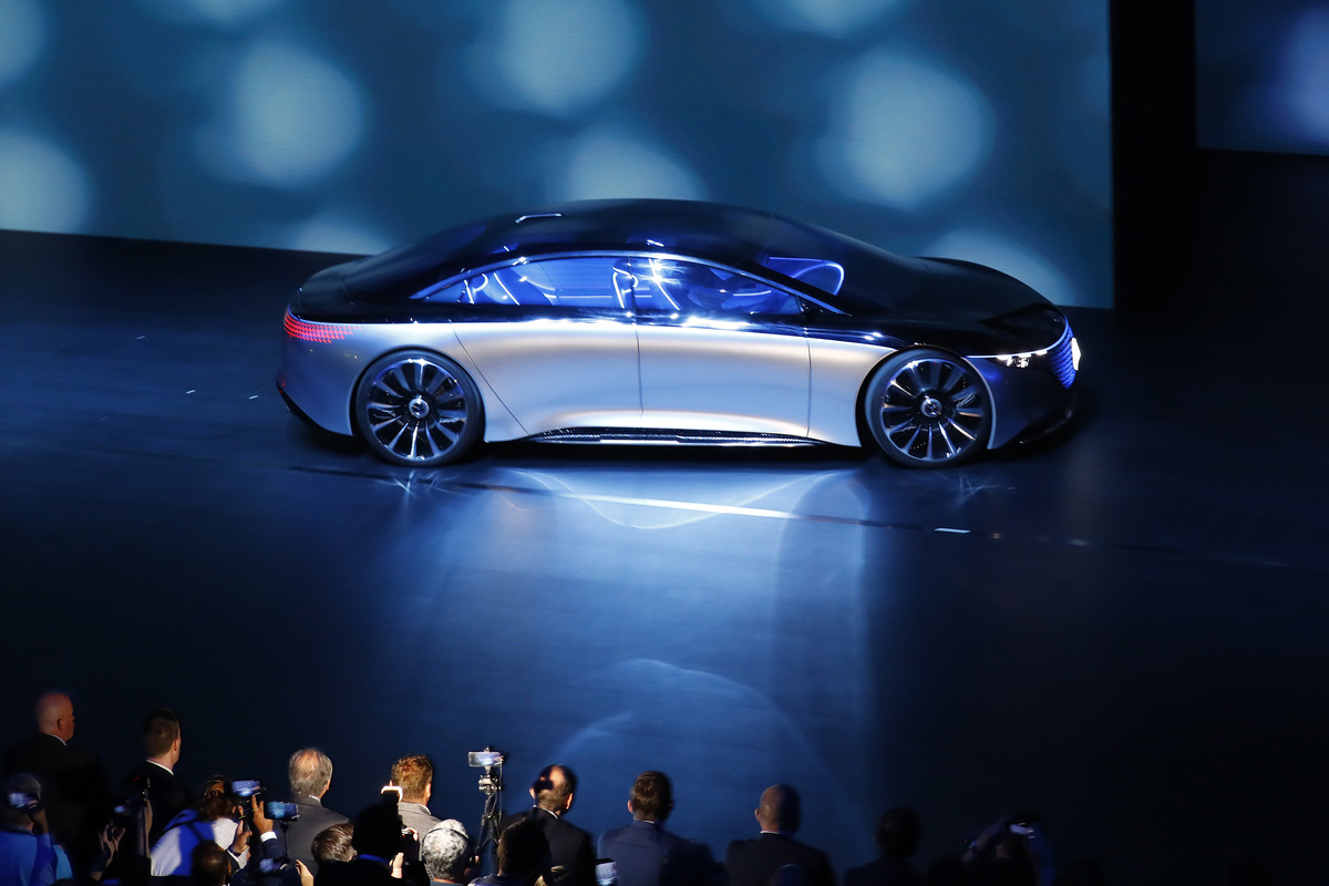 Mercedes Unveils an Electric Sibling for Flagship…