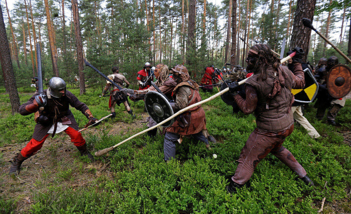 Hobbit's five armies clash in Czech forest