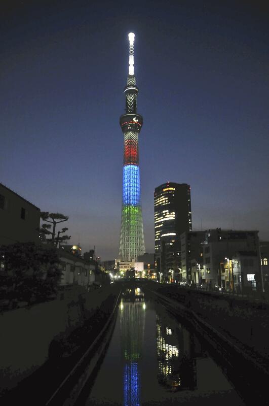 Tokyo Skytree shimmers in Paralympic colors
